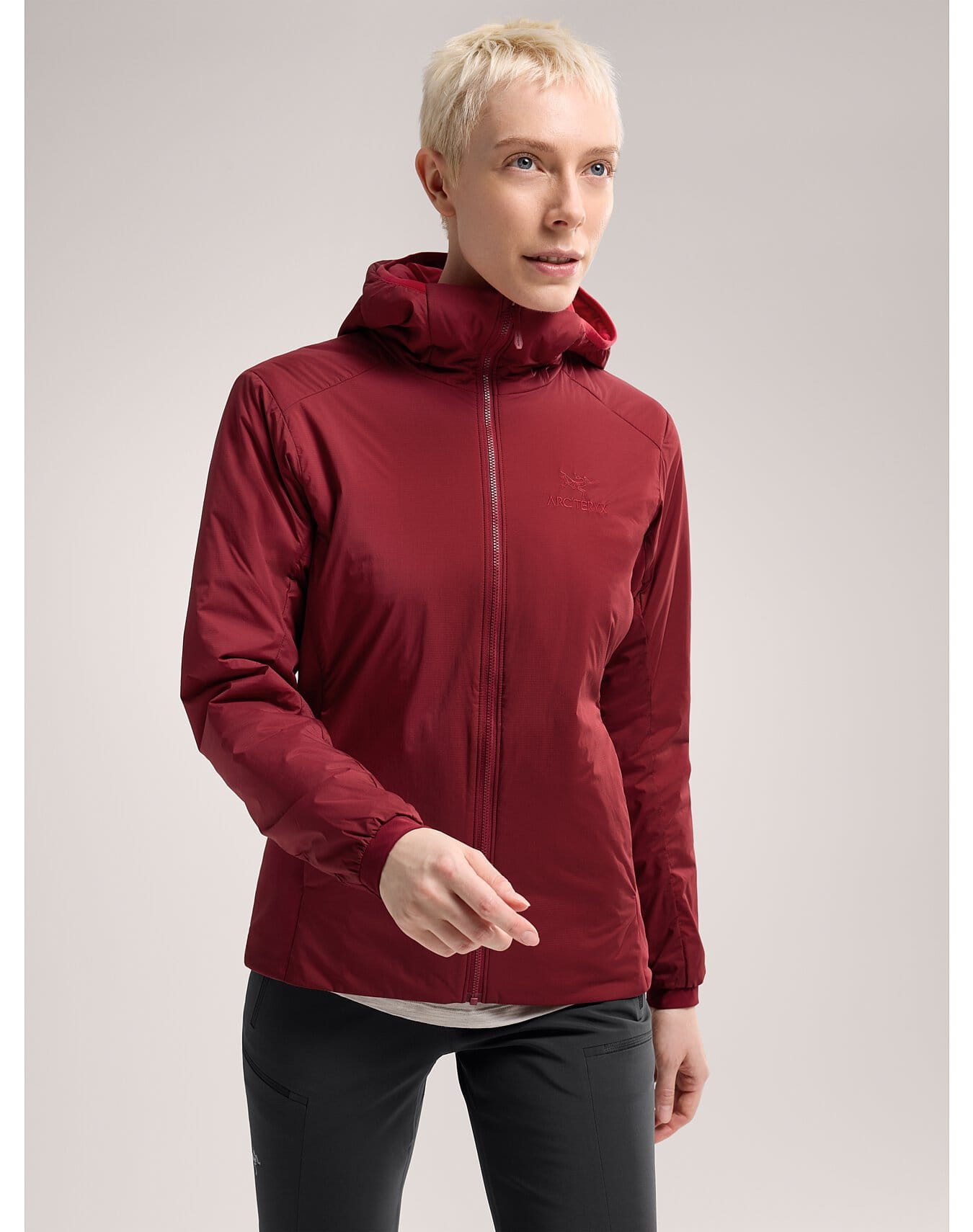 Arc'teryx Atom Hoody W Bordeaux Mantel und Parka im Camp4 kaufen