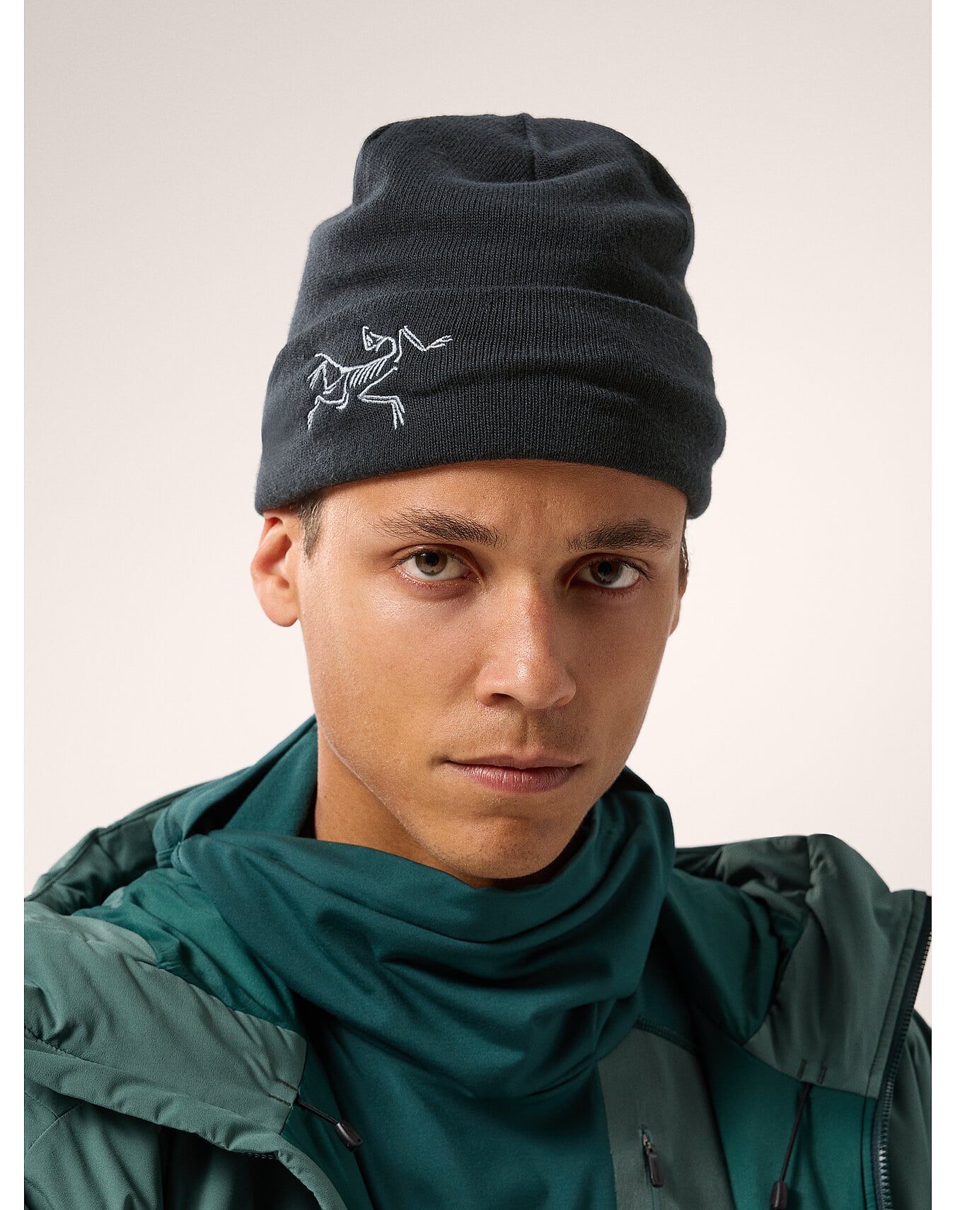 Arc'teryx Embroidered Bird Toque Black Kopfbedeckungen im Camp4 kaufen